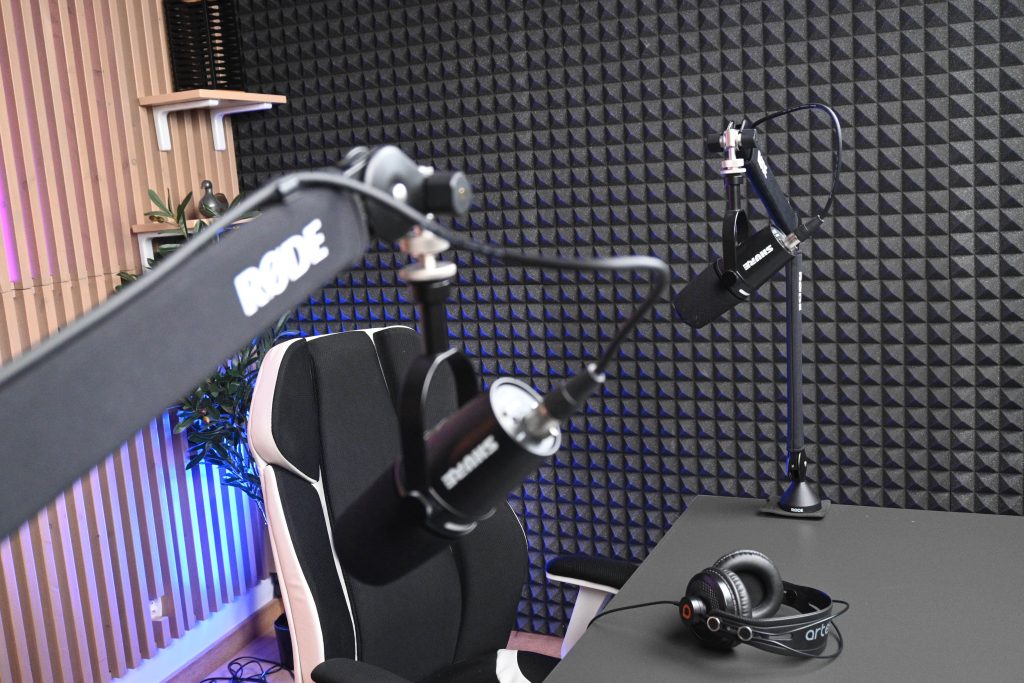 Podcast Studio στην Αθήνα | Up & Wave Digital Agency