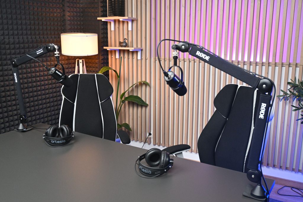 Podcast Studio στην Αθήνα | Up & Wave Digital Agency